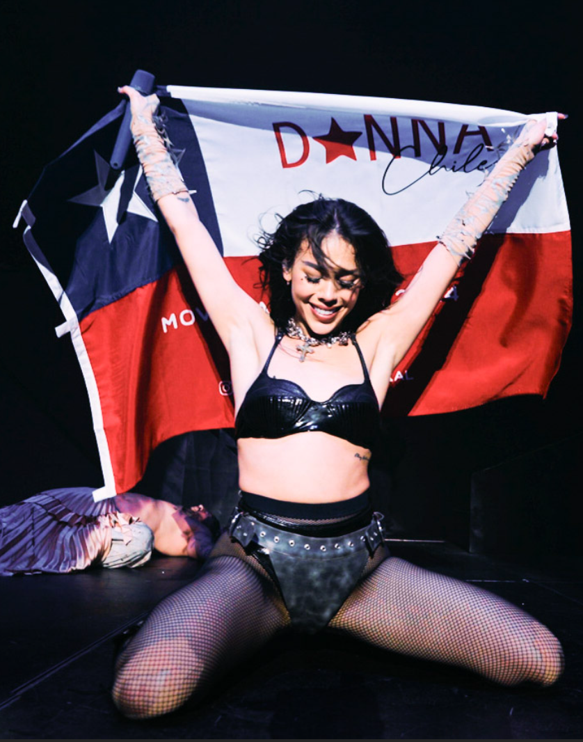 Danna impuso toda su fuerza interpretativa en espectacular concierto en Movistar Arena - Bizarro ...