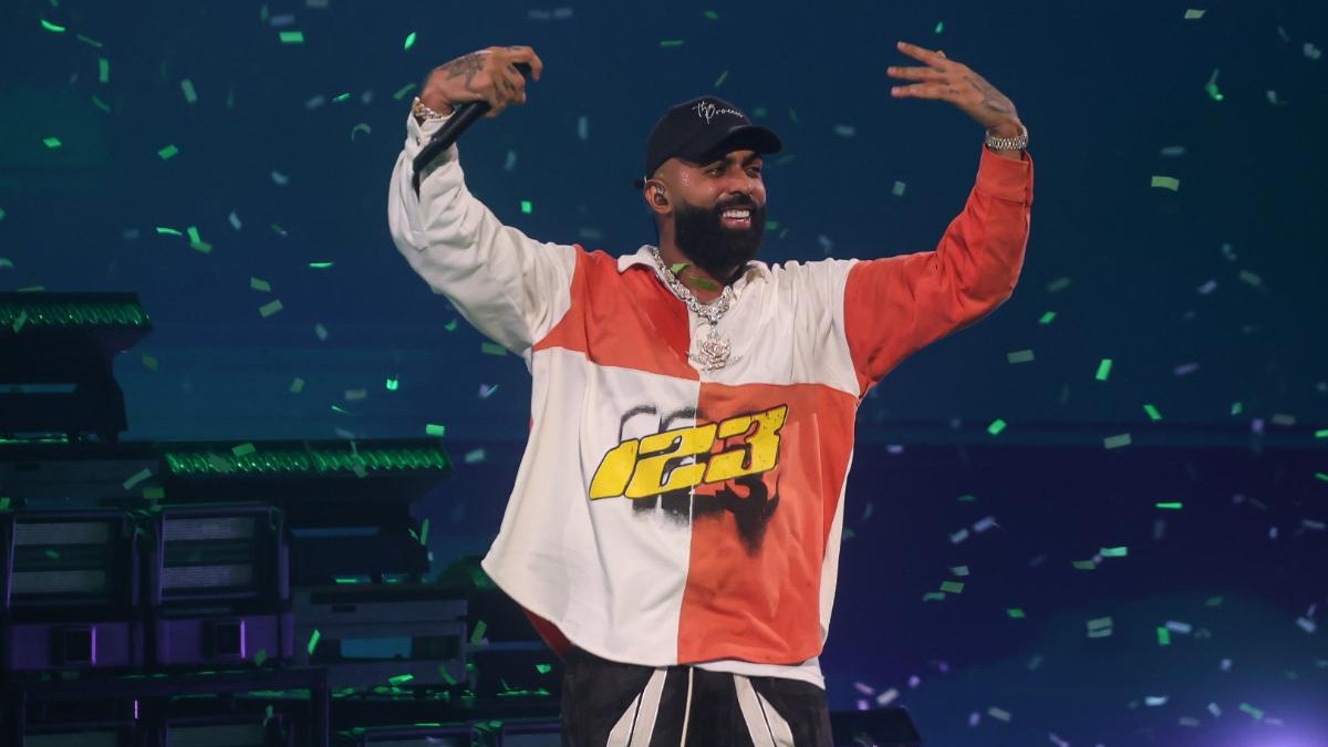 Eladio Carrión vuelve a Chile con la fuerza de su repertorio y su nuevo ...